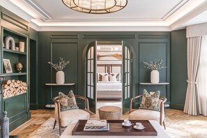 Suíte (Wades) | Individualmente decorados, escrivaninha