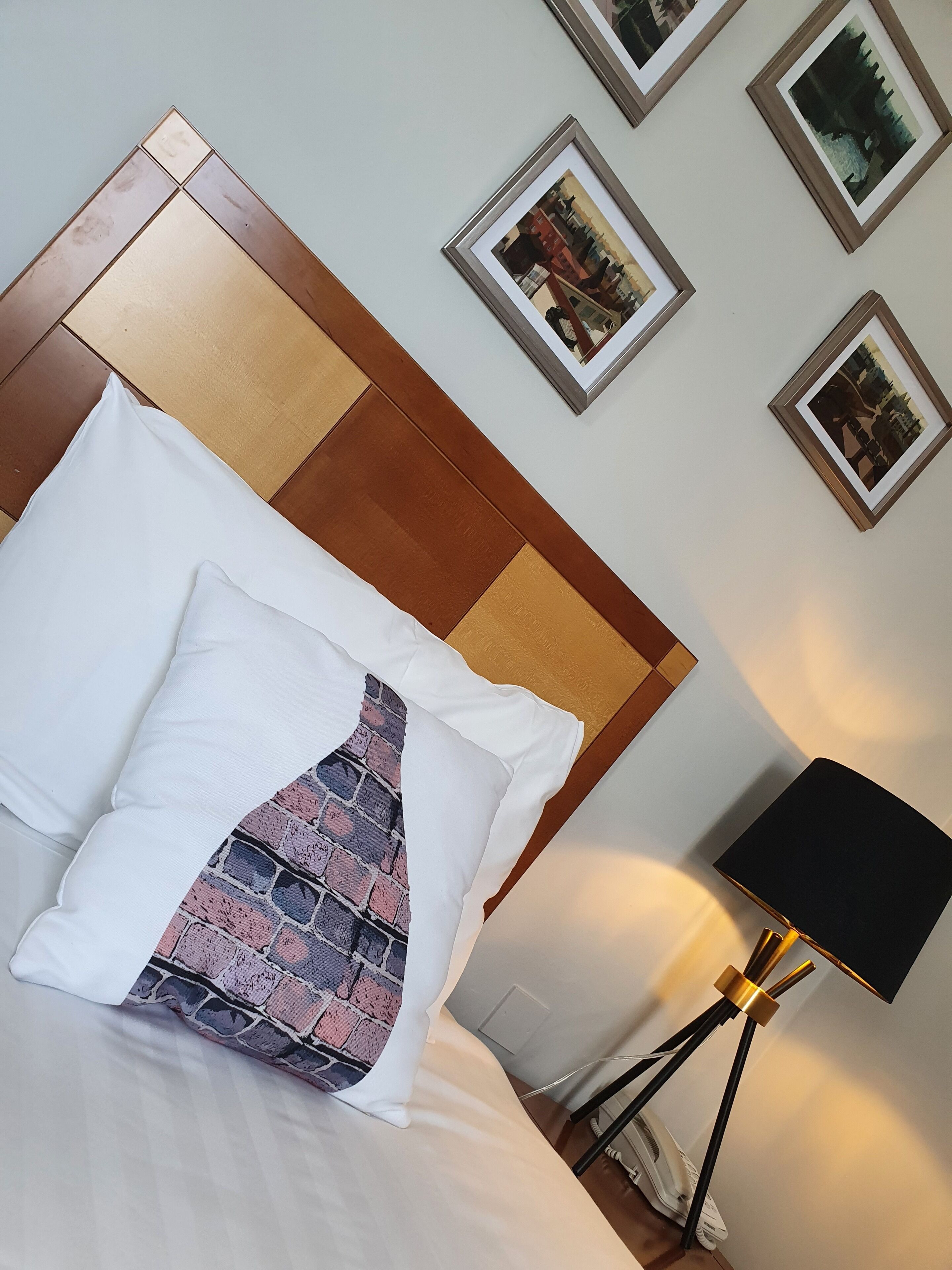 Quarto standard, 1 cama de solteiro, para não fumantes | Escrivaninha, ferros/tábuas de passar roupa, Wi-Fi de cortesia