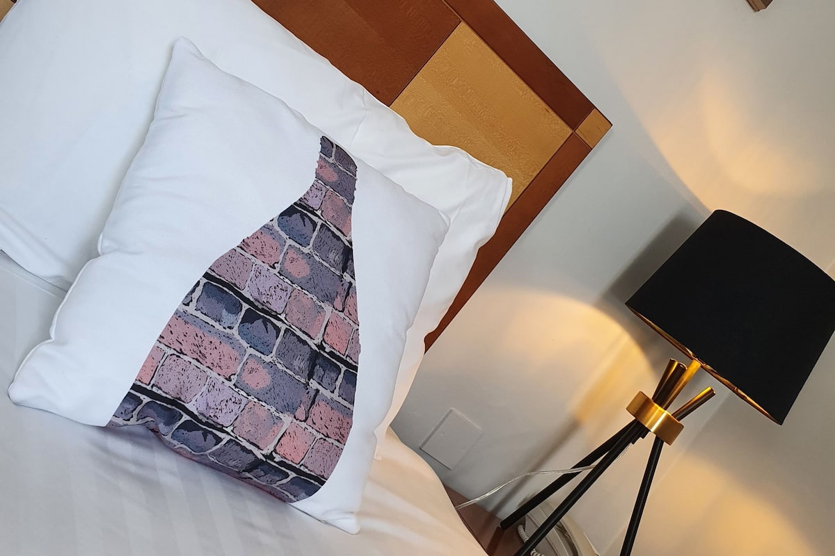 Quarto Standard, 1 cama individual, não fumadores | Secretária, ferro/tábua de engomar, Wi-fi grátis