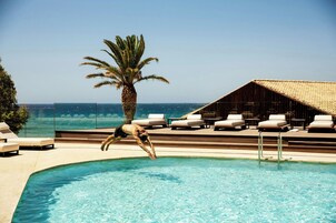 2 piscinas exteriores 
