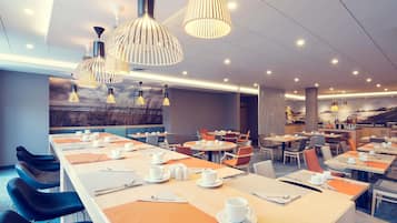 Café da manhã com buffet todos os dias mediante uma taxa