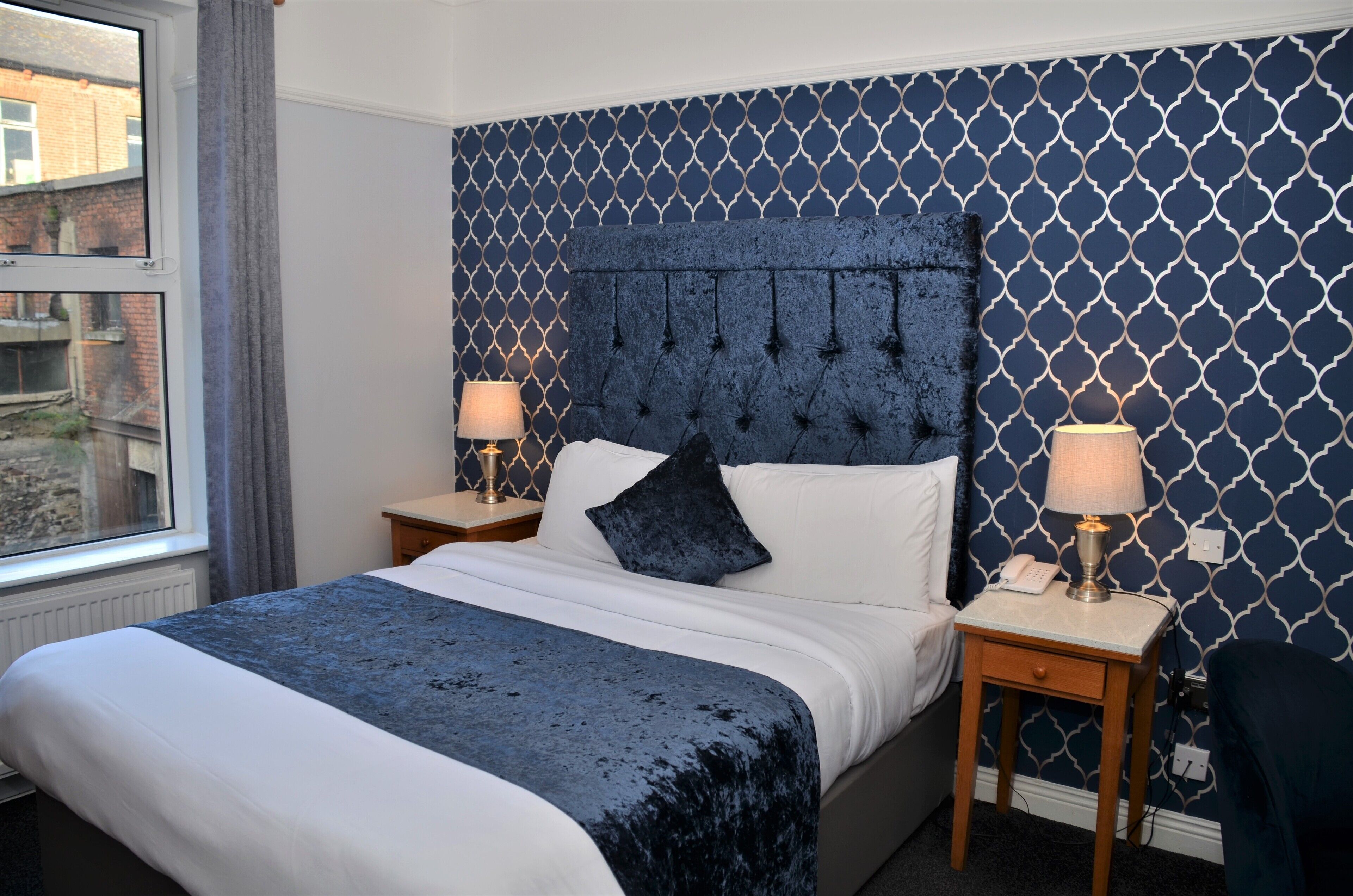 Cofres nos quartos, escrivaninha, Wi-Fi de cortesia, roupa de cama