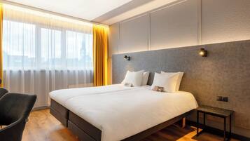 Quarto Duplo ou Twin Premium, Vista para a cidade | Secretária, secretária adequada para computadores portáteis