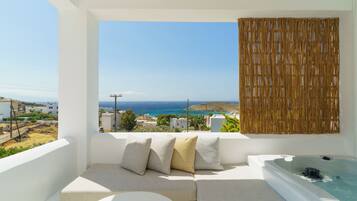 Exclusive White Suite with Sea View and Outdoor Hot Tub | Terraço/pátio interior