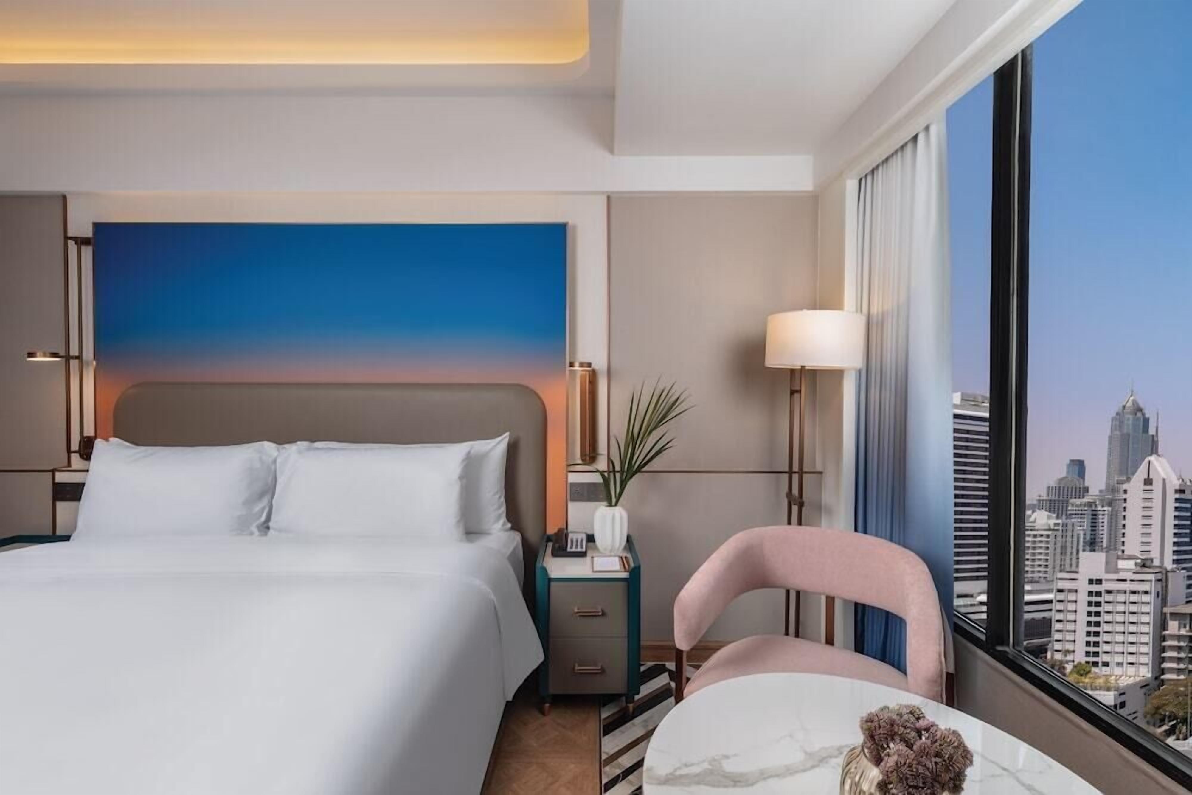 Roupa de alta qualidade, edredões de penas, minibar, cofre no quarto 