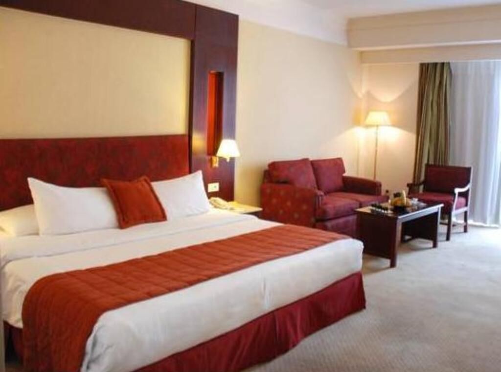 Roupa de alta qualidade, minibar, cofre no quarto, secretária 