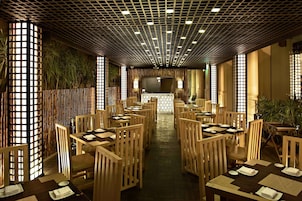 4 restaurantes, pequenos-almoços servidos, cozinha internacional