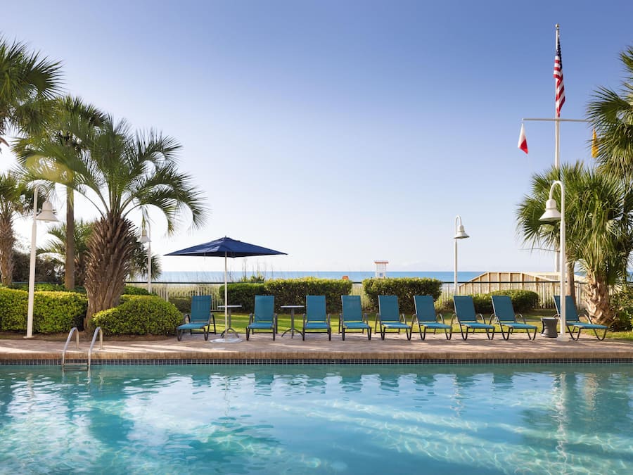 9 piscinas exteriores, guarda-sóis, espreguiçadeiras