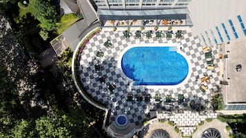 Piscina exterior sazonal