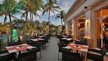 4 restaurantes, café da manhã, culinária internacional
