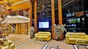 Área de estar no saguão