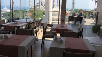 Café da manhã e jantar