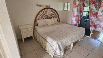 Apartamento Comfort, 1 cama queen-size, kitchenette, vista para o mar | 1 quarto, ferro/tábua de engomar, Wi-fi grátis, roupa de cama fornecida