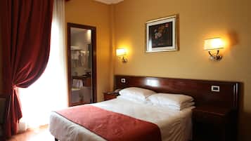 Minibar, cofre no quarto, secretária, Wi-fi grátis