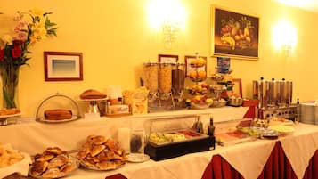 Pequeno-almoço continental diário (10 EUR por pessoa)