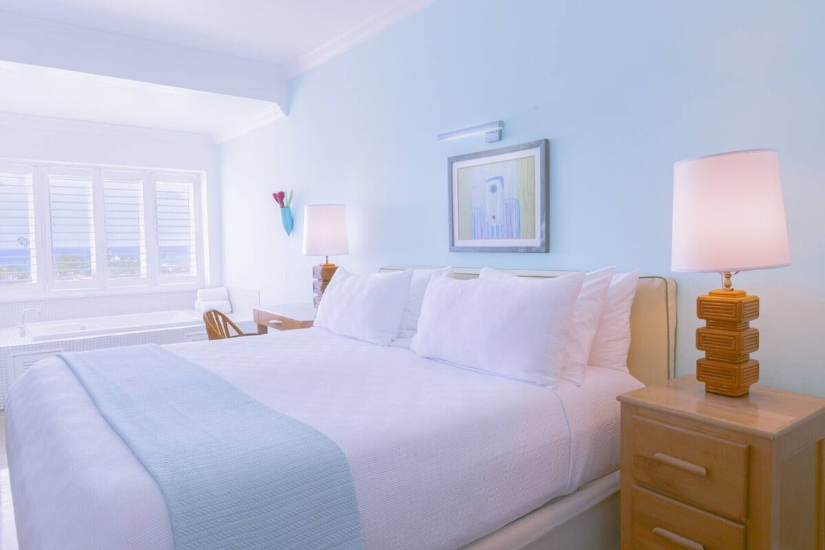 One Bedroom Ocean Suite | Roupa de alta qualidade, minibar, cofre no quarto, secretária 