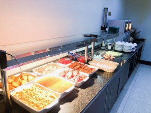 Pequeno-almoço tipo buffet diário (15.95 GBP por pessoa) 