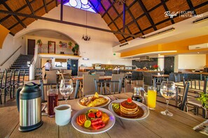 Pequenos-almoços, almoços e jantares servidos 