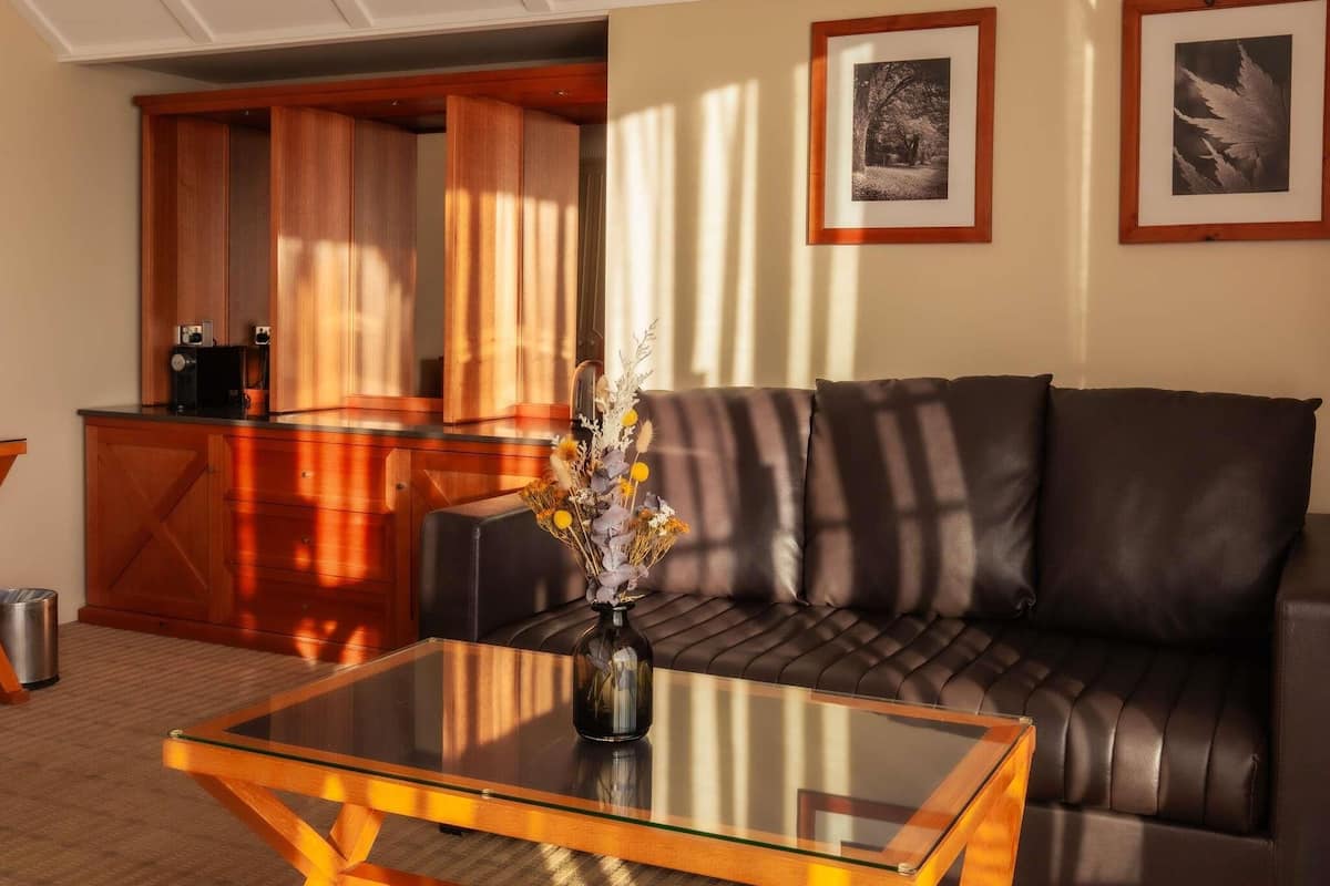 Quarto luxo, 1 cama King, vista para o vale | Frigobar, cofres nos quartos, escrivaninha, cortinas blackout