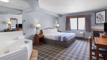 Secretária, cortinas/cortinados opacos, ferro/tábua de engomar