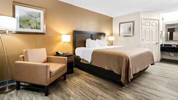 Quarto Standard, 1 cama king-size, não fumadores | Secretária, ferro/tábua de engomar, Wi-fi grátis