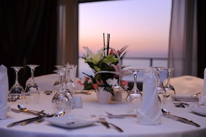 Royal Suite Panoramic Sea View | Opções para refeição no quarto
