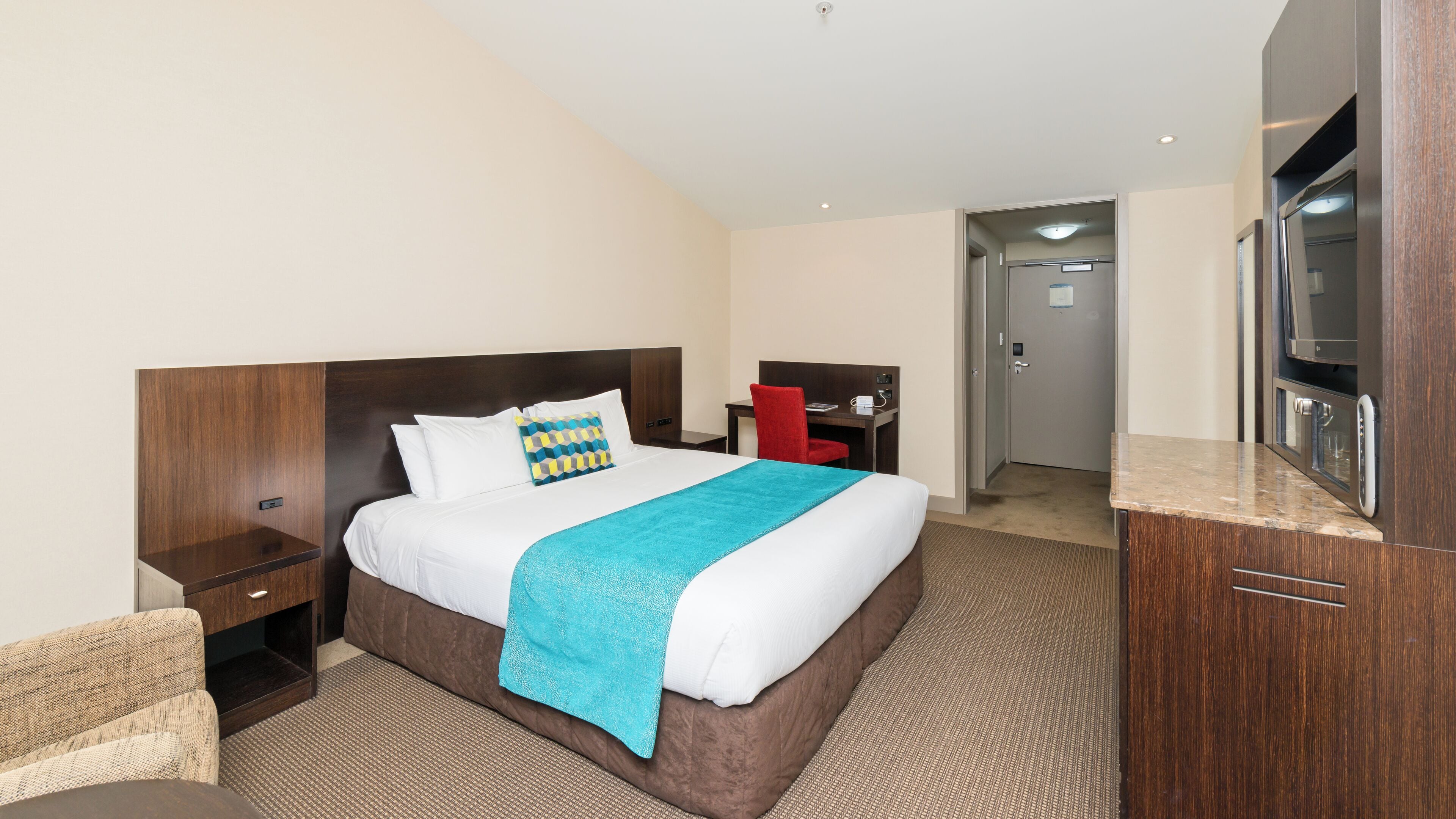 Quarto superior, 1 cama King | Cofres nos quartos, escrivaninha, cortinas blackout