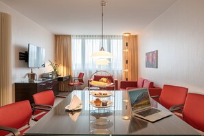 Suite | 1 quarto, cofre no quarto, secretária, cortinas/cortinados opacos 