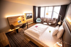Quarto Comfort, 1 cama king-size (Comfort Plus) | Cofre no quarto, secretária, cortinas/cortinados opacos