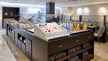 Café da manhã com buffet todos os dias mediante uma taxa