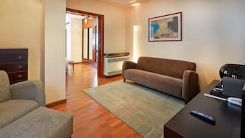 Suite Junior for 3 people | 1 quarto, roupa hipoalergénica, minibar, cofre no quarto