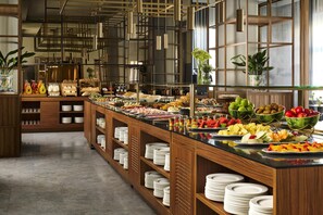 Pequeno-almoço tipo buffet diário mediante uma taxa 