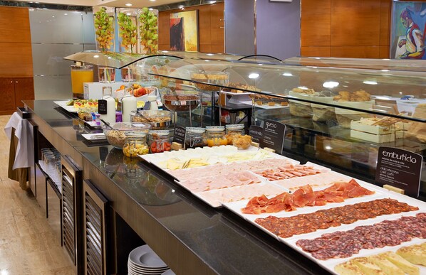 Pequeno-almoço tipo buffet diário mediante uma taxa 