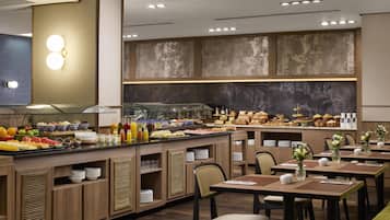 Café da manhã com buffet todos os dias mediante uma taxa