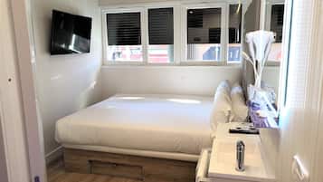 Quarto casal (Small) | Frigobar, escrivaninha, quartos à prova de som, Wi-Fi de cortesia