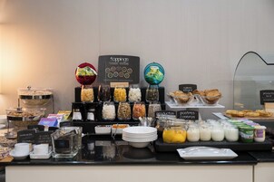 Café da manhã com buffet todos os dias mediante uma taxa