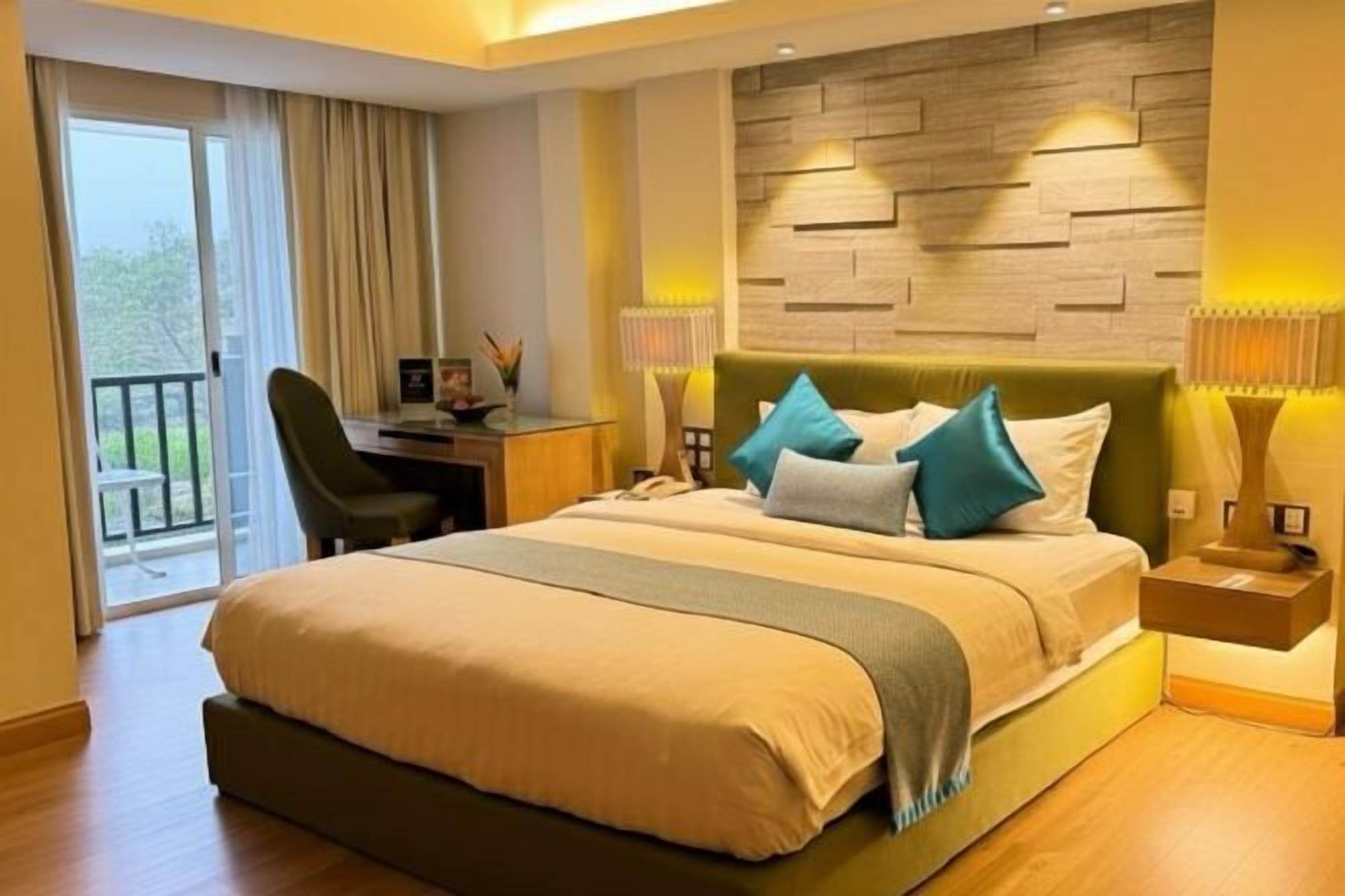 Minibar, cofre no quarto, secretária, Wi-fi grátis 