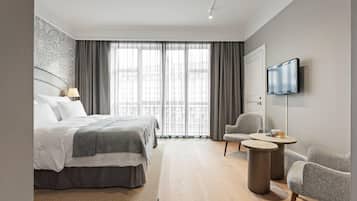 Quarto Deluxe, 1 cama de casal | Secretária, cortinas/cortinados opacos, roupa de cama fornecida
