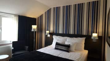 Quarto standard, 1 cama Queen, para nĂŁo fumantes | Escrivaninha, Wi-Fi de cortesia, roupa de cama