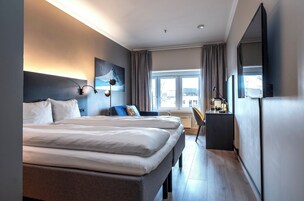 Minibar, secretária, ferro/tábua de engomar, Wi-fi grátis 