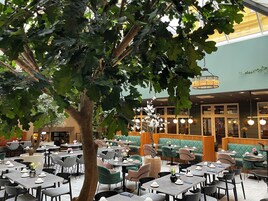 Café da manhã com buffet grátis todos os dias