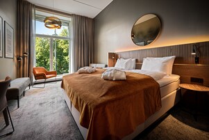 Premium Quadruple Room | Camas com colchões pillow-top, cofres nos quartos, escrivaninha