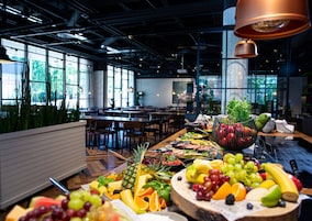 Café da manhã com buffet grátis todos os dias