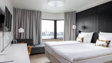 Quarto Twin Superior (with Sofabed) | Minibar, cofre no quarto, secretária