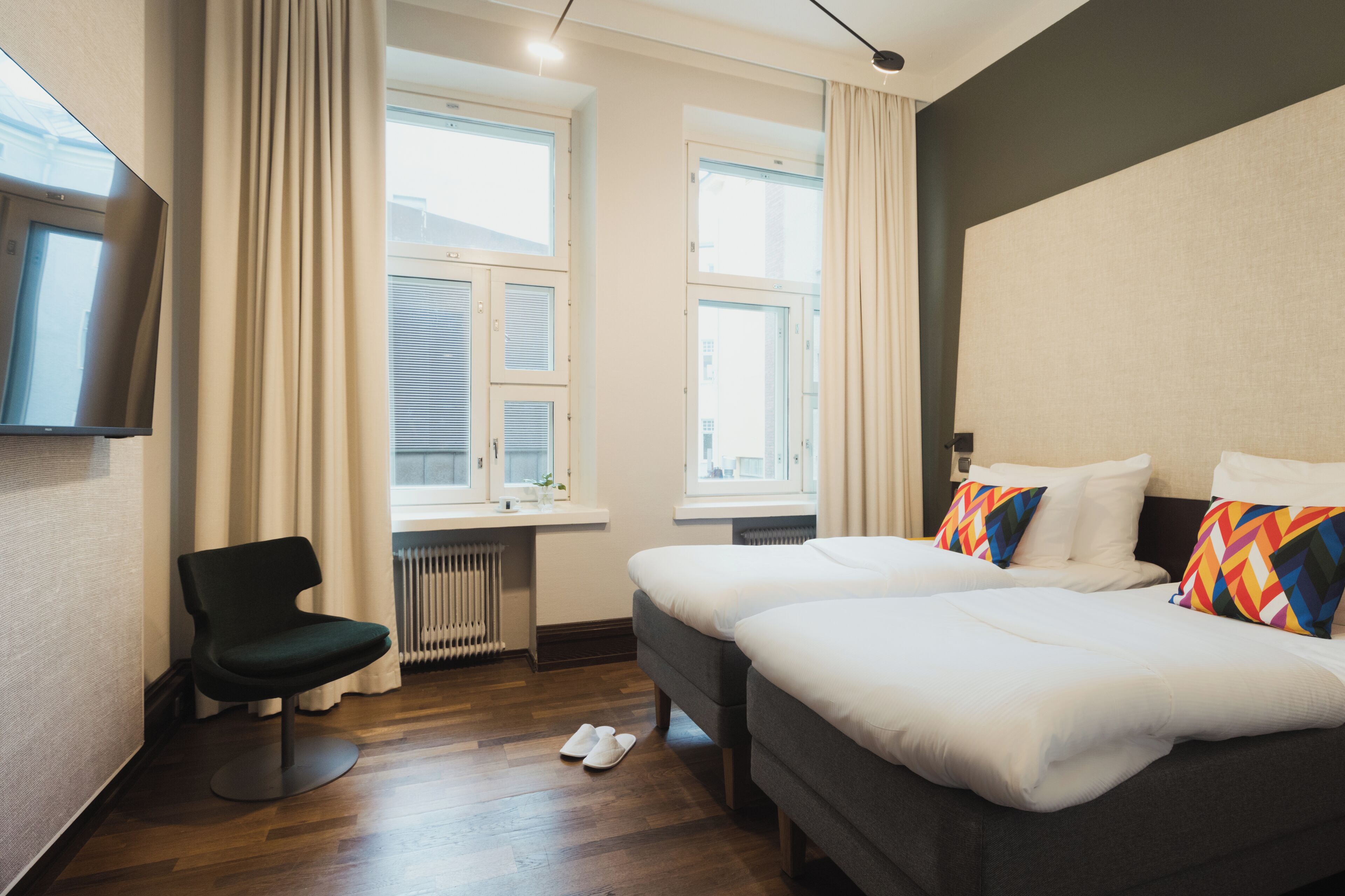 Quarto Comfort, acessível | Roupa hipoalergénica, cofre com capacidade para portátil 