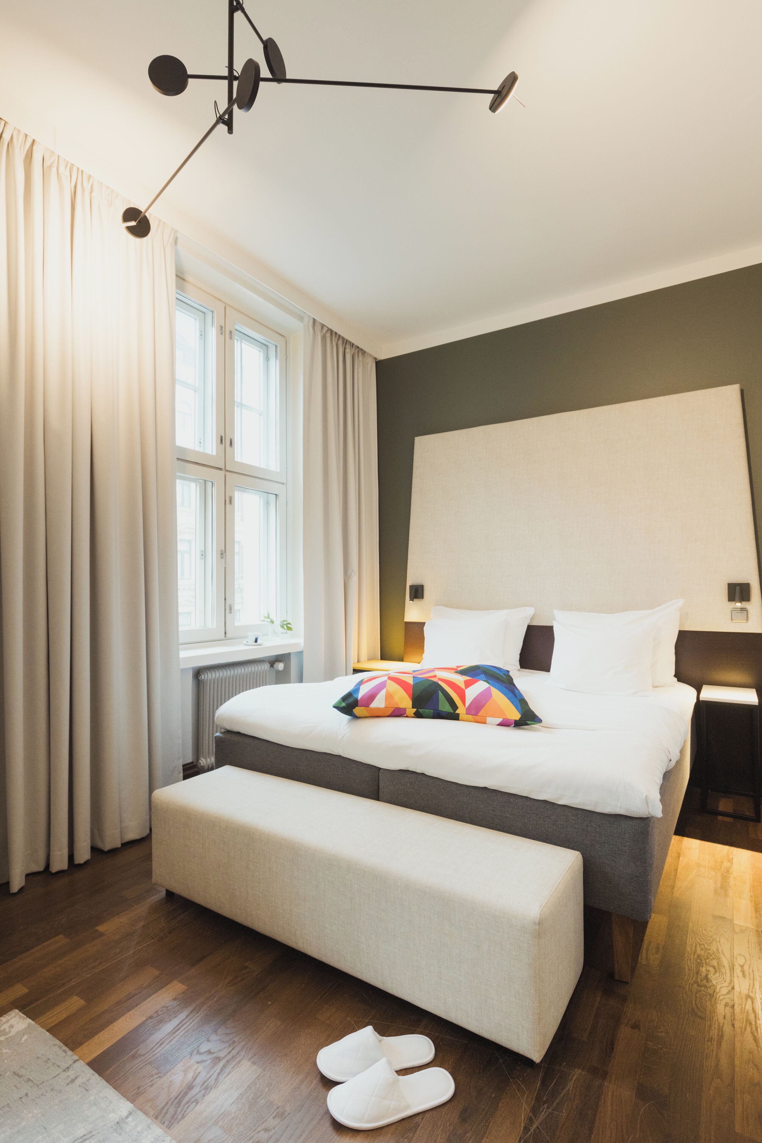 Quarto Superior | Roupa hipoalergénica, cofre com capacidade para portátil 