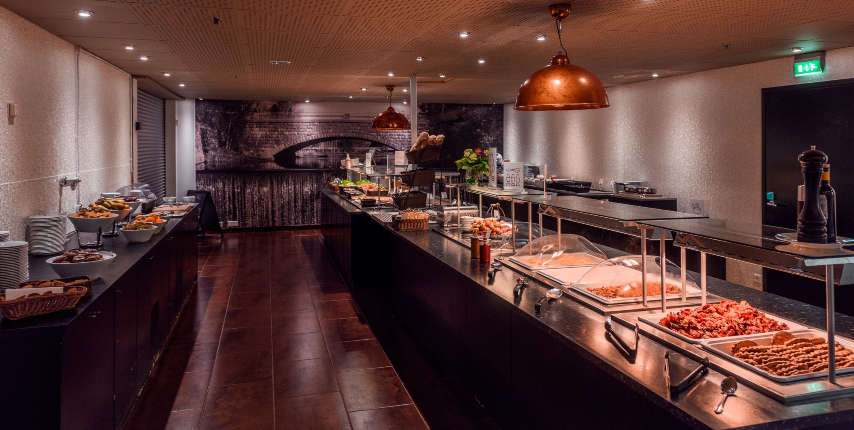 Café da manhã com buffet grátis todos os dias
