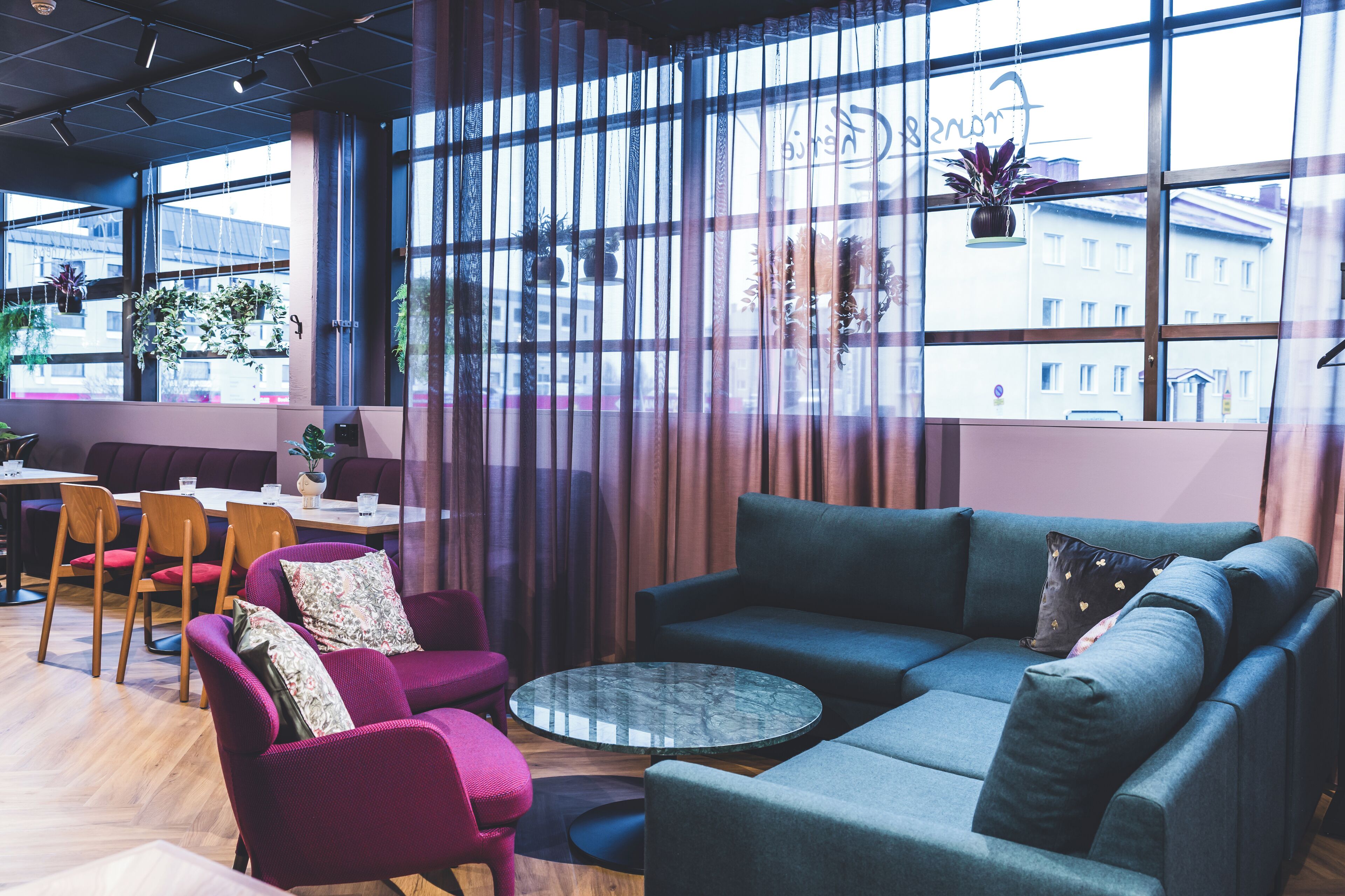 2 restaurantes, café da manhã, culinária francesa