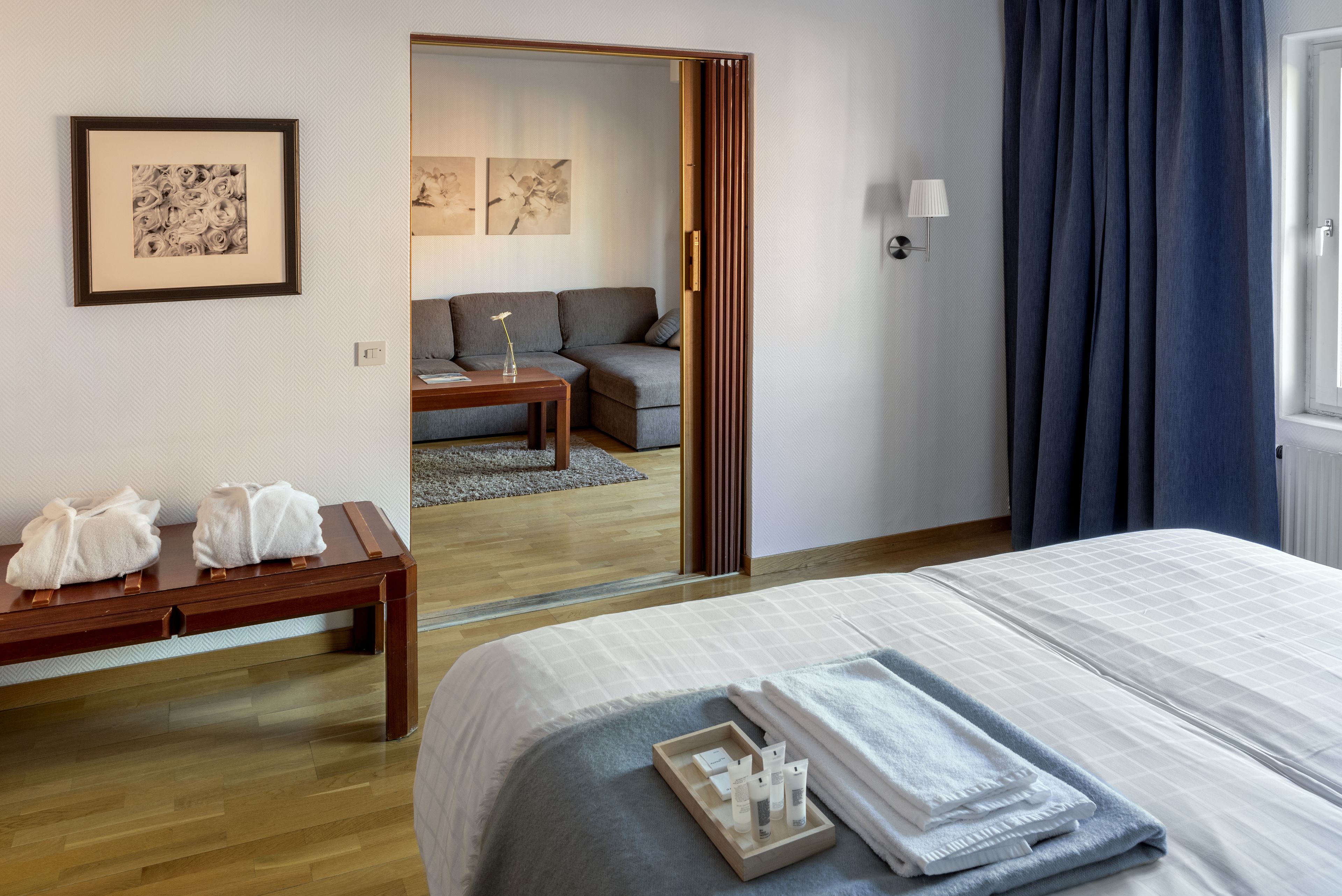 Deluxe Family Suite with Sauna | Escrivaninha, Wi-Fi de cortesia, individualmente decorados