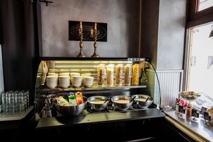 Café da manhã com buffet grátis